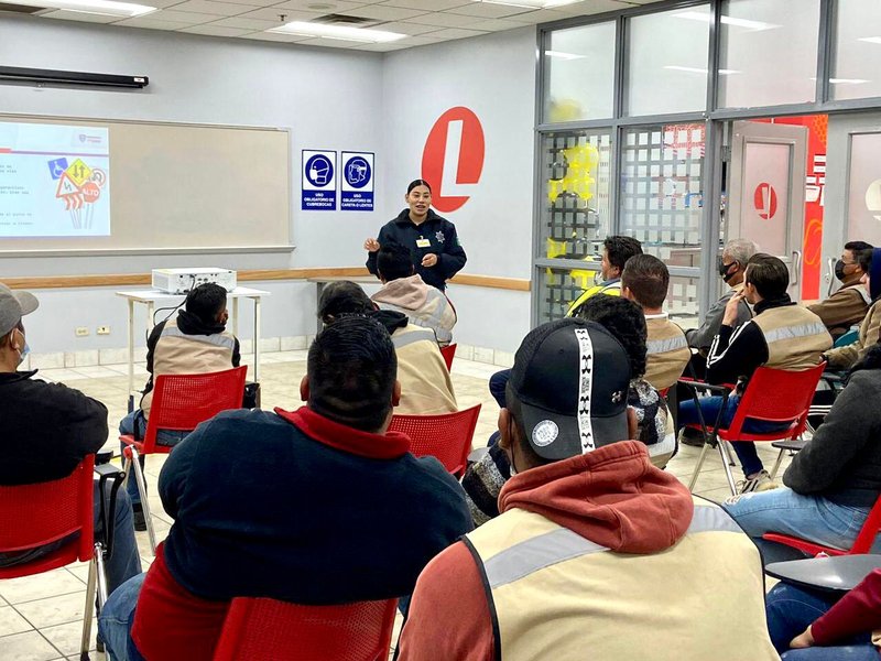 Capacita DSPM a más de 30 choferes de LEAR en seguridad vial - ENCORTO NEWS