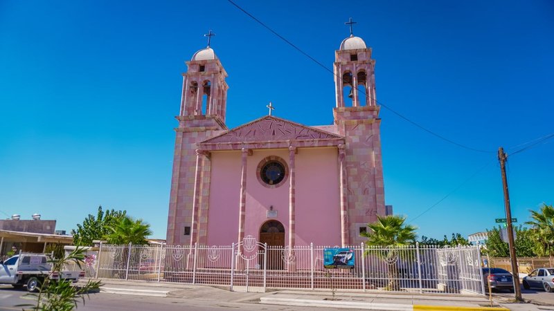 EL SANTUARIO DE LA VIRGEN DE GUADALUPE DE MEOQUI, CONSTRUIDO SOBRE UN ...